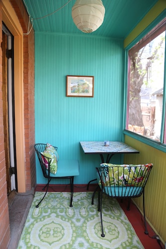 Charming Downtown Oasis - 볼더