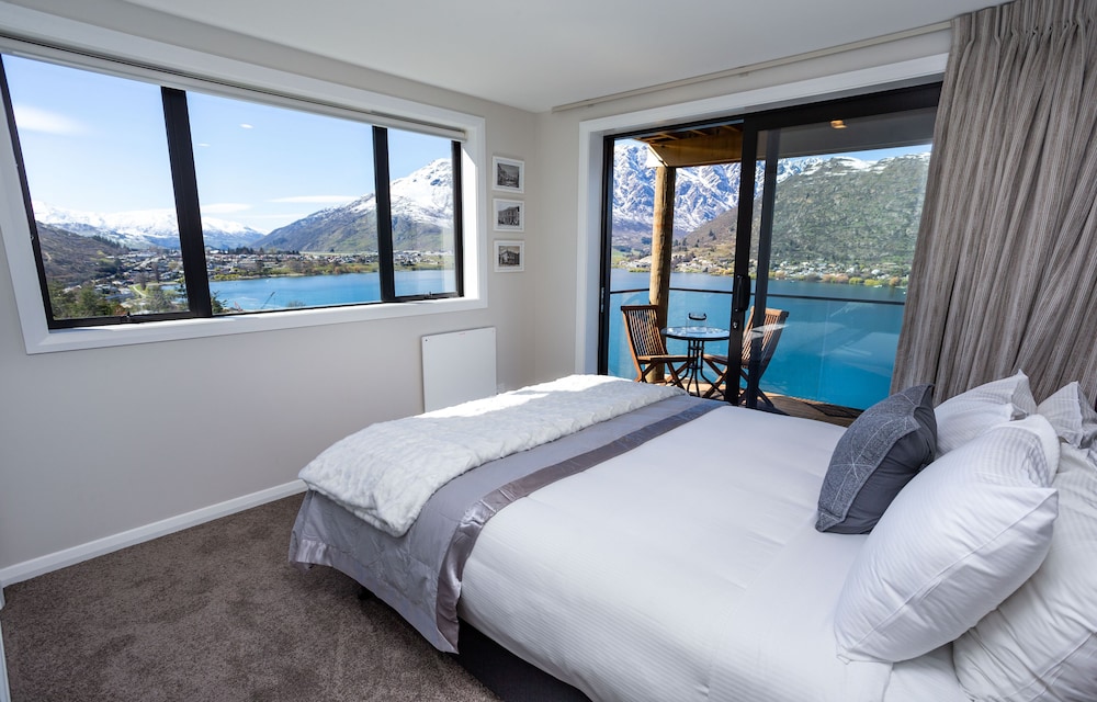 Queenstown Luxury - Spa Pool, Private & Uninterupted 180 Lake ...