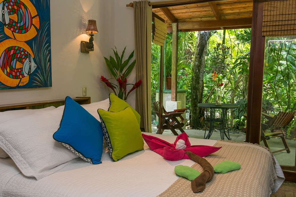 Beachfront Location! Luxury home. Daily MONKEY visits!! - Quepos | Vrbo