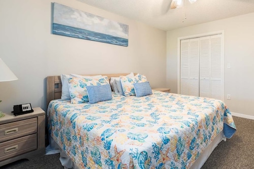 Beautiful Oceanfront 2br Condo | Pool & Hot Tub Ke - Tavernier, FL