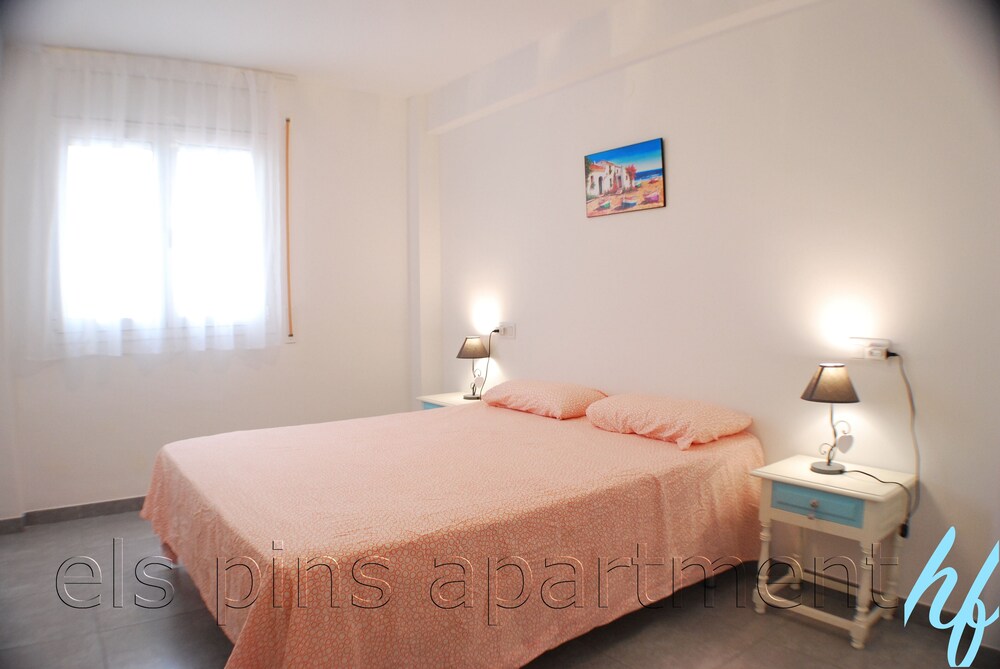 Cambrils apartment facing the sea. Beach at 20m. Close to all amenities ...