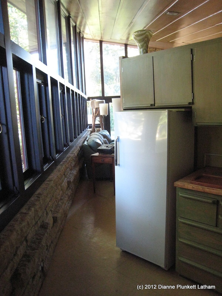 Frank Lloyd Wright overnight rental - The Elam House Reviews, Deals ...