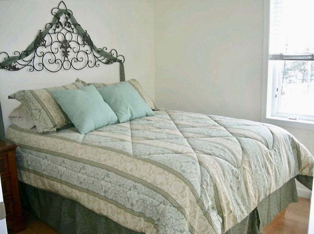 Lake Michigan Sand Beachfront Condo, Spectacular Lake and Sunrise Views ...