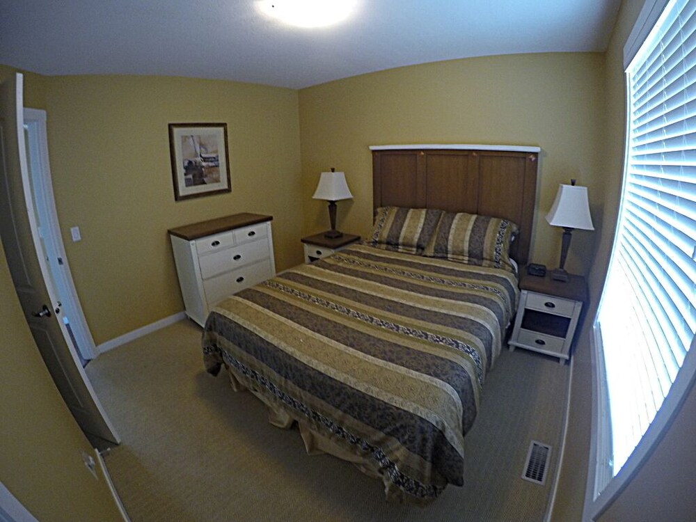 Family Paradise Lake View Cottage at La Casa Resort - Fintry | Vrbo