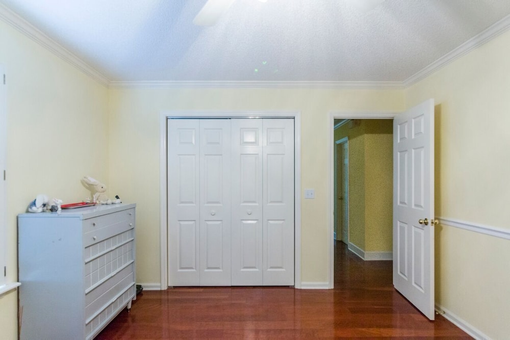 Beautiful upscale home close to the beach and pier. Golf cart! FLETC ...