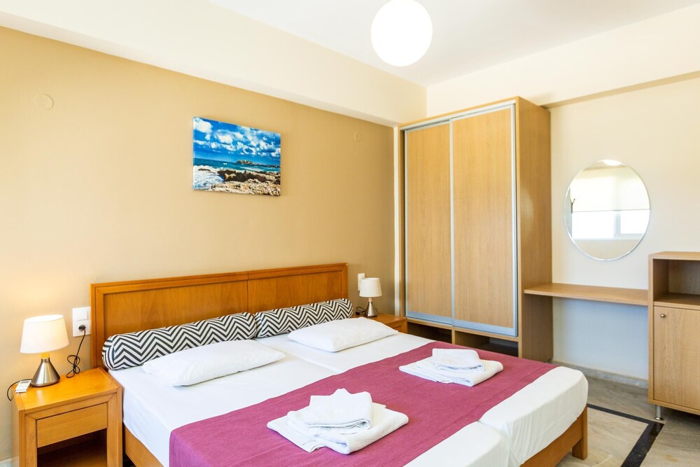 Holiday home complex with pool, close to the sea, wifi | Sfakaki, Crete ...