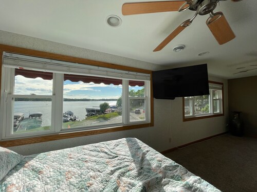 Newly Updated Lake Beulah Lodge - Big Bend, WI