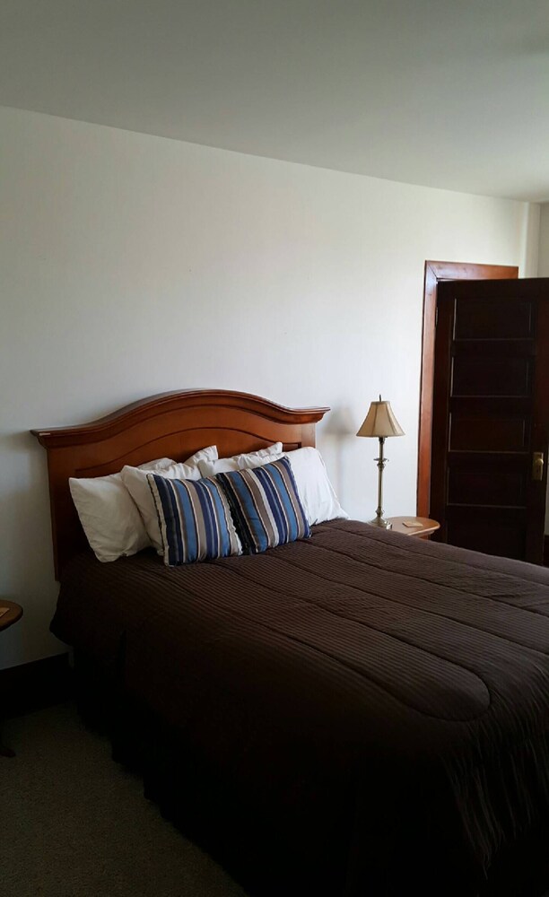 Helena accommodations: Missouri, Helena: Room Prices & Reviews ...