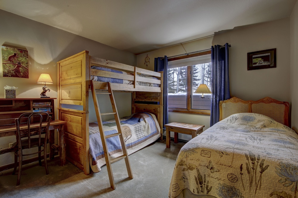 Little Moose Lodge - 4 Bed/3Bath House Tucked in the Mountains W/Hot ...