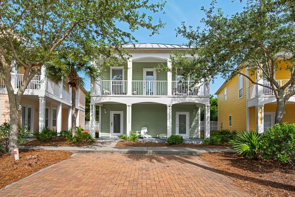 Welcome to the Beachcomber! Beautiful home in Cottage Retreat - steps ...