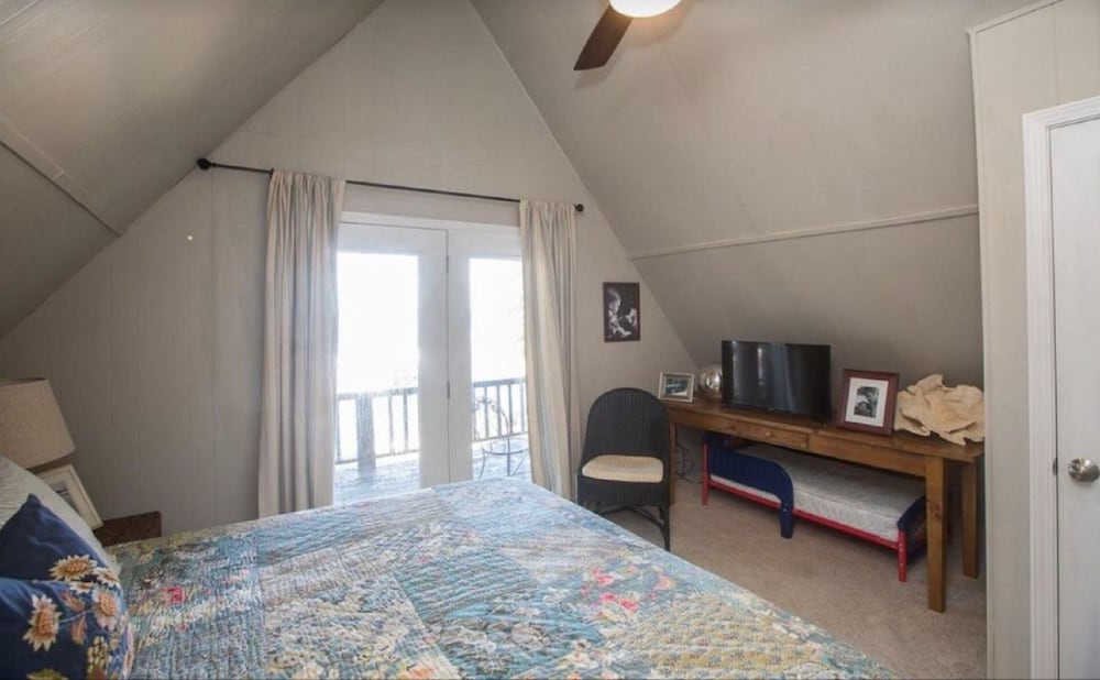 Beautiful and Cozy Grand Lake House on Monkey Island - Monkey Island | Vrbo