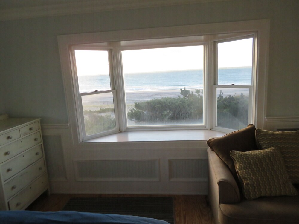 Real Oceanfront, 7 bdrm, Sleeps 14, 3 levels, 3 Decks, 3 Baths ...