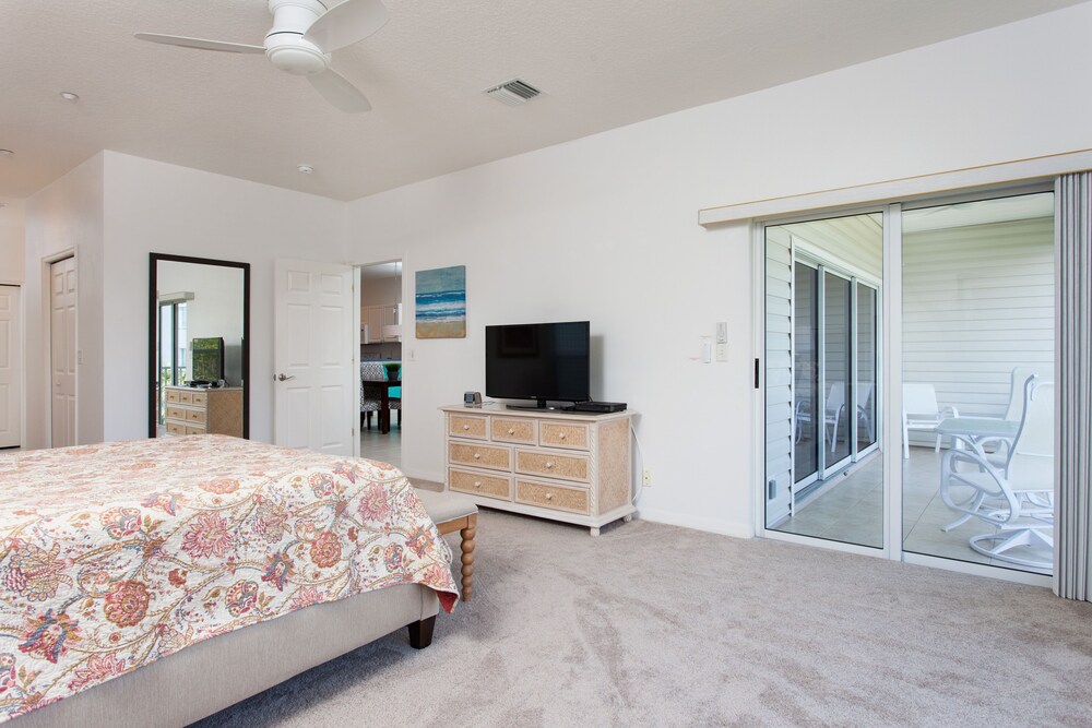 Trendy Beach Condo Mariner's Pointe, Indian Shores (200 steps to Beach ...