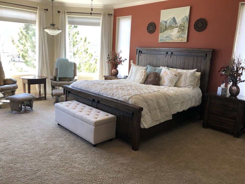 7800 SF Mansion! 7 BR 6 1/2 Bath! Theater, Gym & Game Room. Outrageous ...