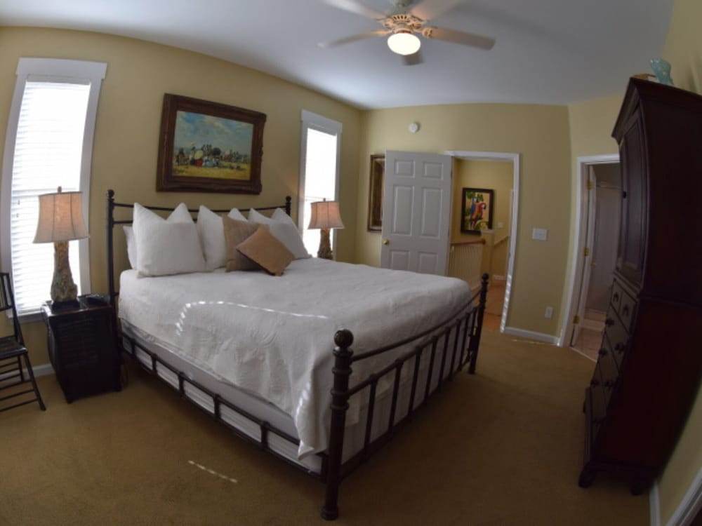 Martinique - The Parrot Keep - on the cresent - private beach, pools ...