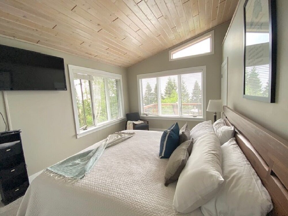 Tofte Cove on Lake Superior. Certain to WOW You! Sleeps Up to 6 Guests ...