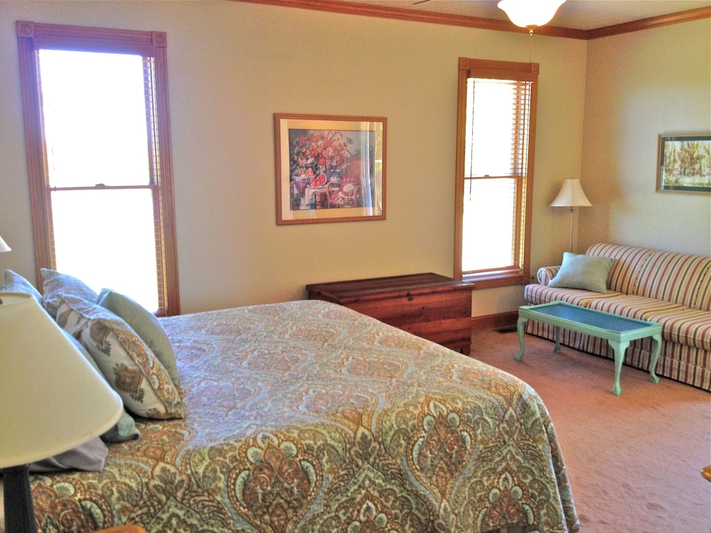 Low Country Home near Outer Banks beaches - Harbinger | Vrbo