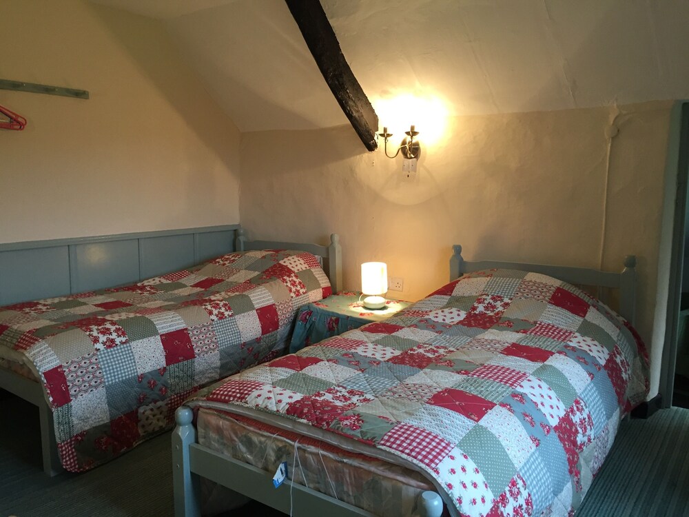 16th Century Grade II Listed Cottage in Heart of Dartmoor National Park ...