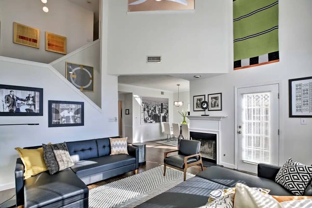 STYLISH DESIGNER DECORATED HOME PERFECT VACATION/BUSINESS TRAVEL ...
