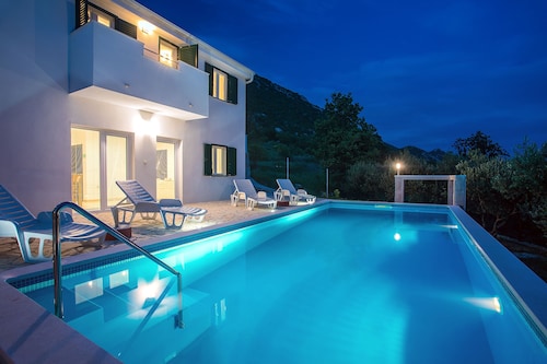 Villa Panoramica Avec Piscine Privée Et Intimité Parfaite Pour Jusqu'à 10 Personnes. - Croatie