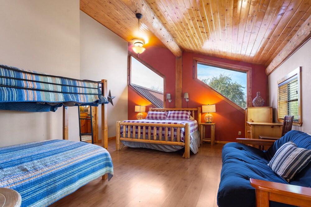 Lake LBJ Lodge w Resort Style Pool, Sauna, waterfront access - Burnet ...