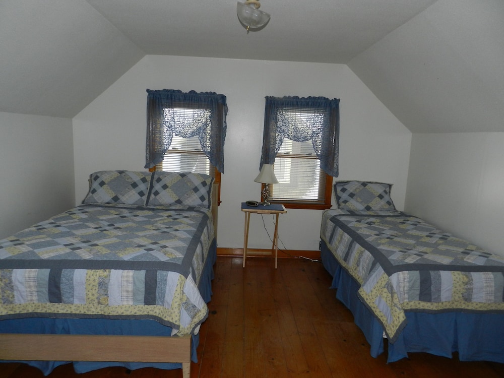 Nice Cape Cod home near the Mississippi River (Scenic River Inn ...