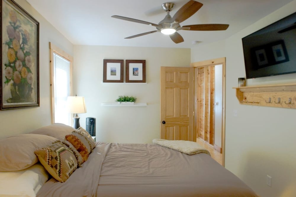 The adorable Pear Tree Cottage! New LOW Fall/Winter Rates - Ottawa ...