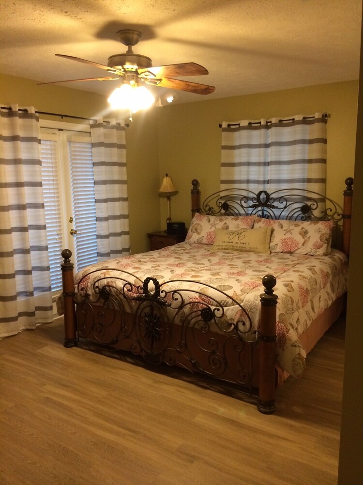 Beach and Bay access!. Close to State Park! Boat friendly. - Cape San ...