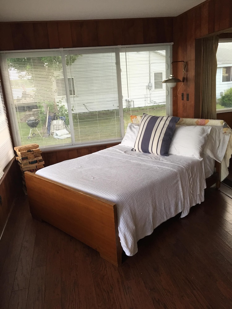 Freighter Channel Riverfront Paradise!!! - Harsens Island | Vrbo