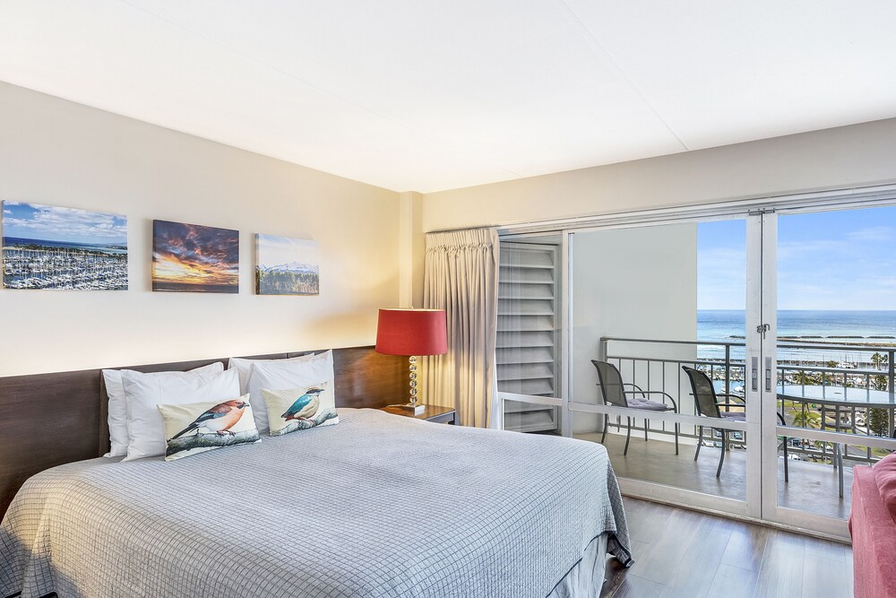 Deluxe Waikiki Ocean Front Suite - Ilikai - Honolulu | Vrbo
