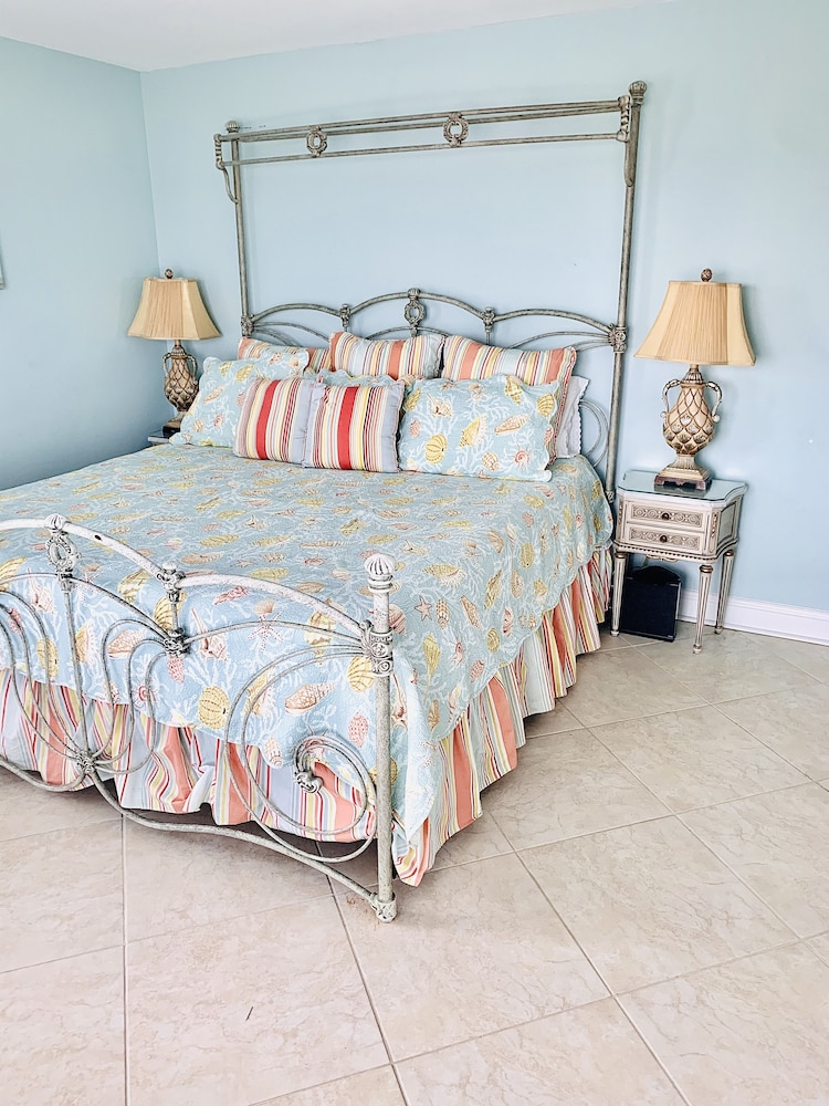 Beautiful Oceanfront Condo w/ Breathtaking Beach Views~21 Yrs. of 5 ...