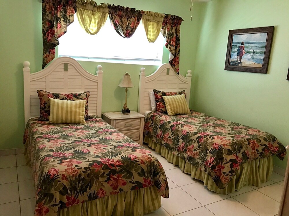 Charming Property on 7 mile Beach - Seven Mile Beach | Vrbo