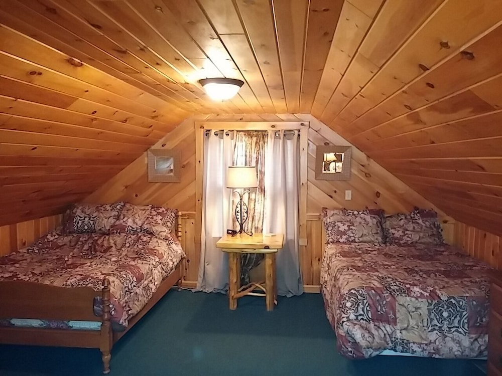 FABULOUS PRIVATE GETAWAY CHALET IN THE WOODS BEMUS POINT NY NOT ...
