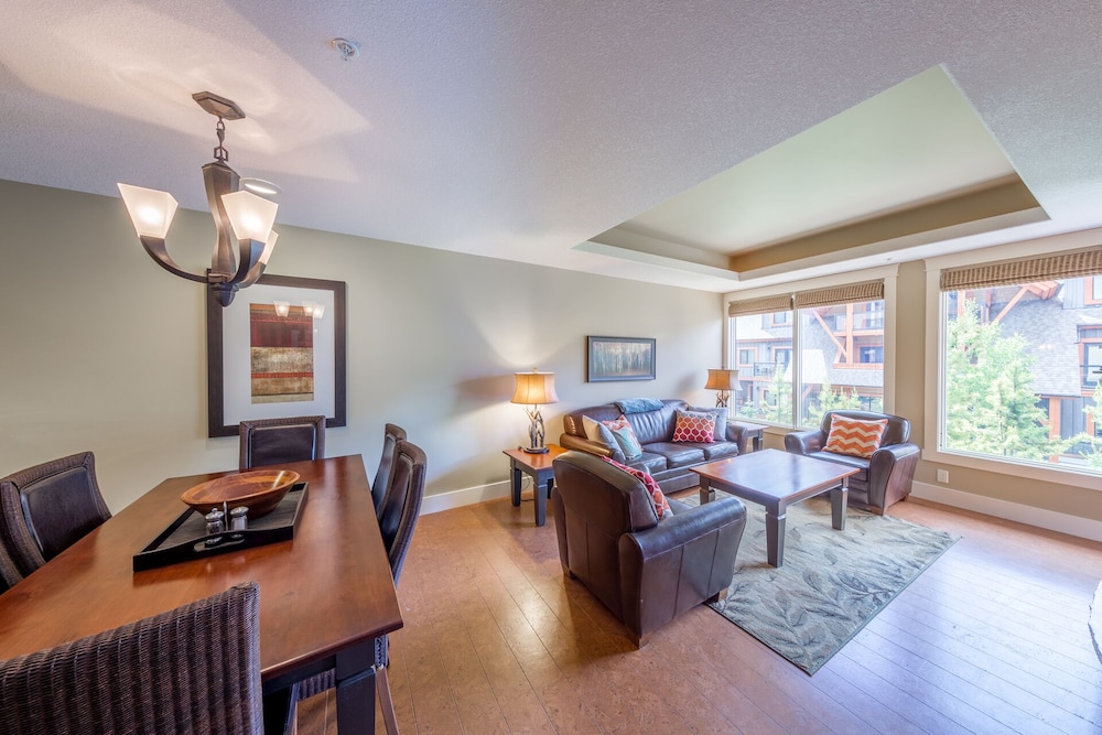 Mountain Views - Canmore Luxury Condo in Solara Resort - Steps to ...
