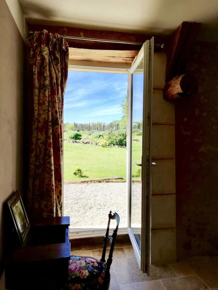 Spacious holiday cottage with pool and panoramic view - Douville | Vrbo