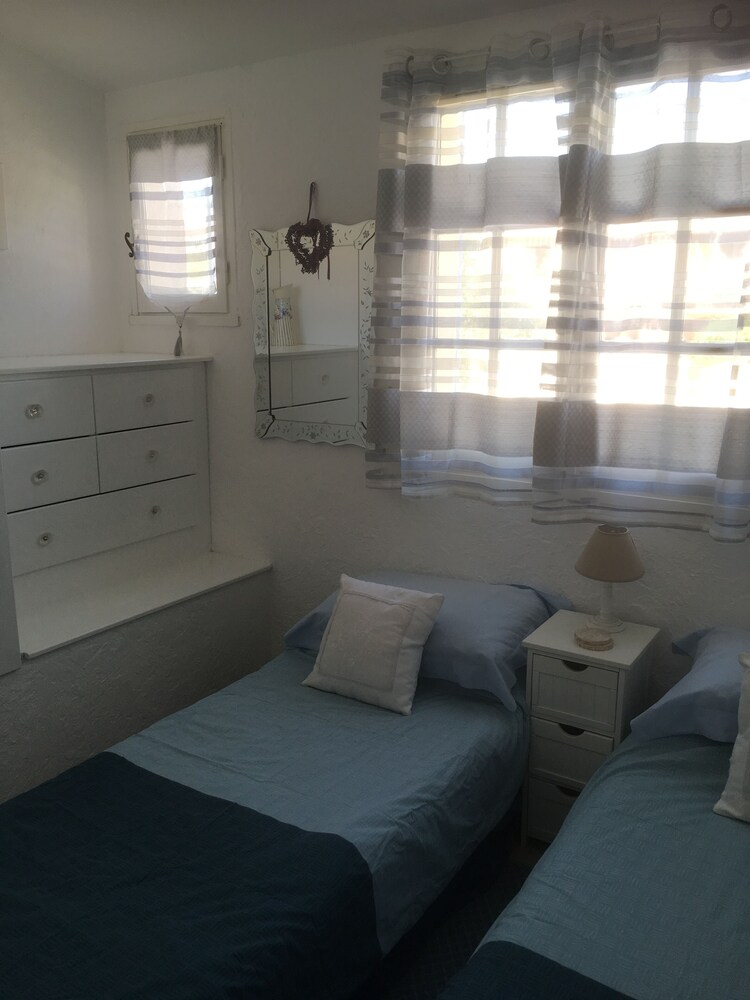 DELIGHTFUL TYPICAL PROVENCAL COTTAGE WITH LARGE SHARED POOL 12KM ST ...