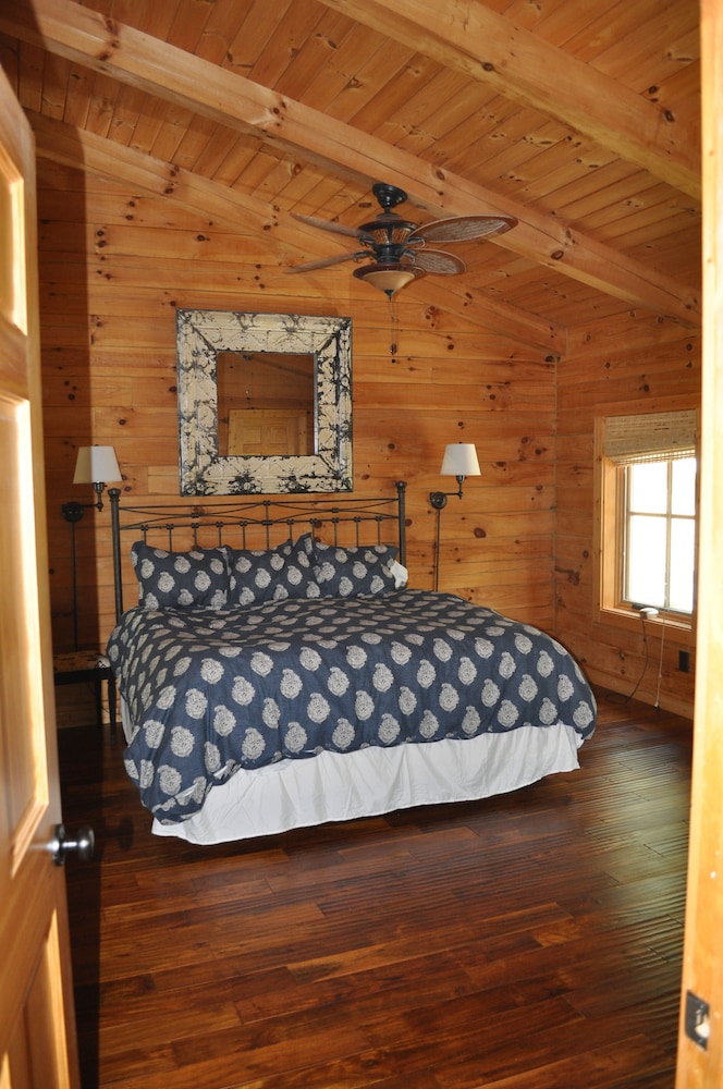 Lake Front Luxury Cabin - Knox County | Vrbo