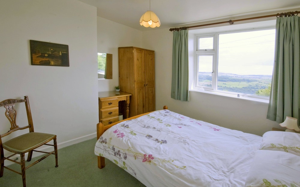 Cherry Tree Cottage pet friendly Ripponden near Halifax Yorkshire ...