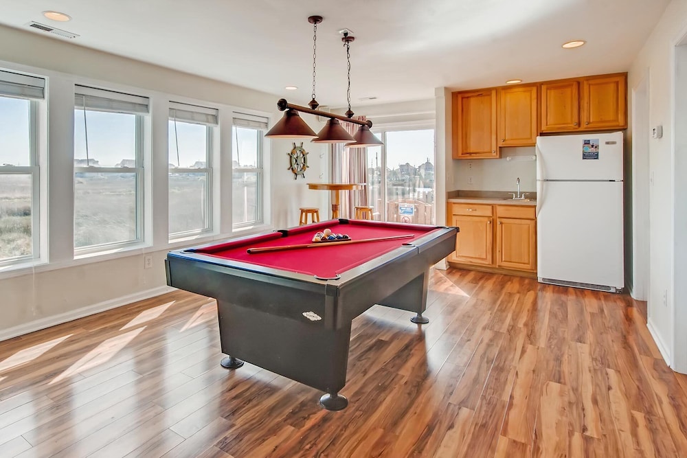 Semi-Oceanfront Dog Friendly w/ Private Pool, Hot Tub, Game and Media ...