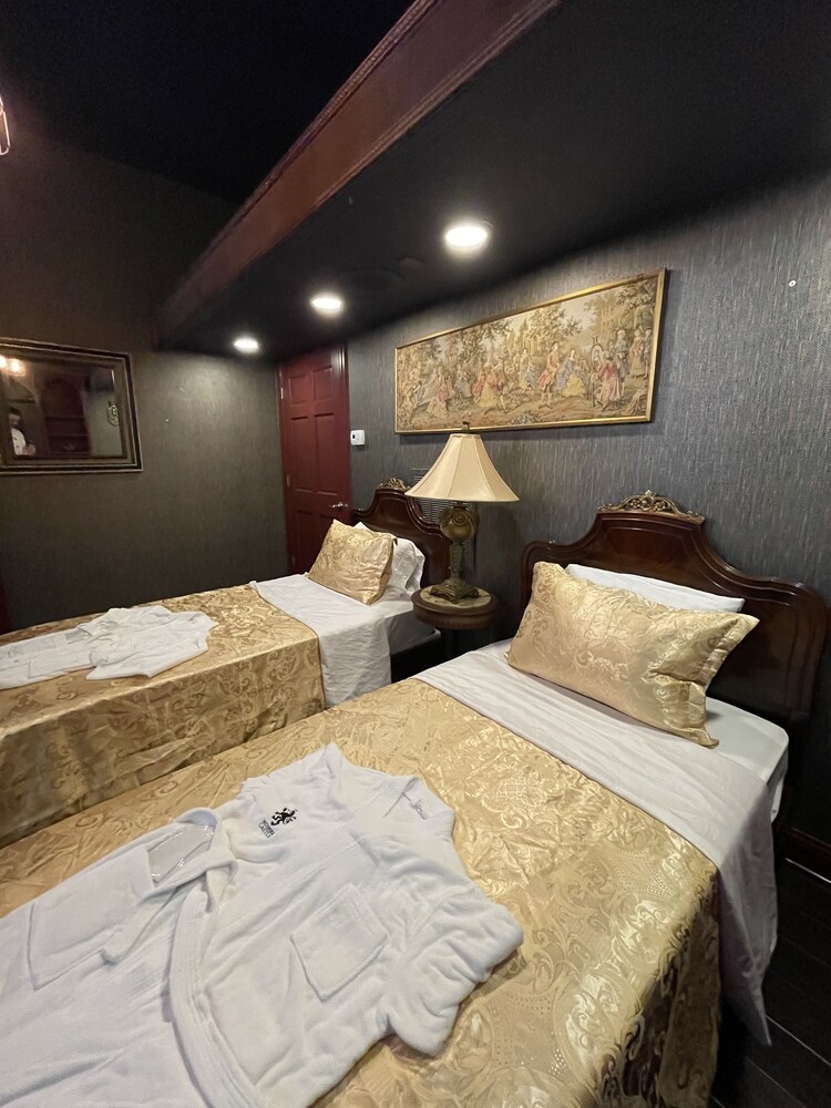 Smithmore Castle [ America's only 5 Star Castle Hotel ] Reviews, Deals ...