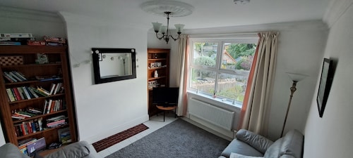 3 Bed House Near Beach, With Garage And Ev Charger - Tenby