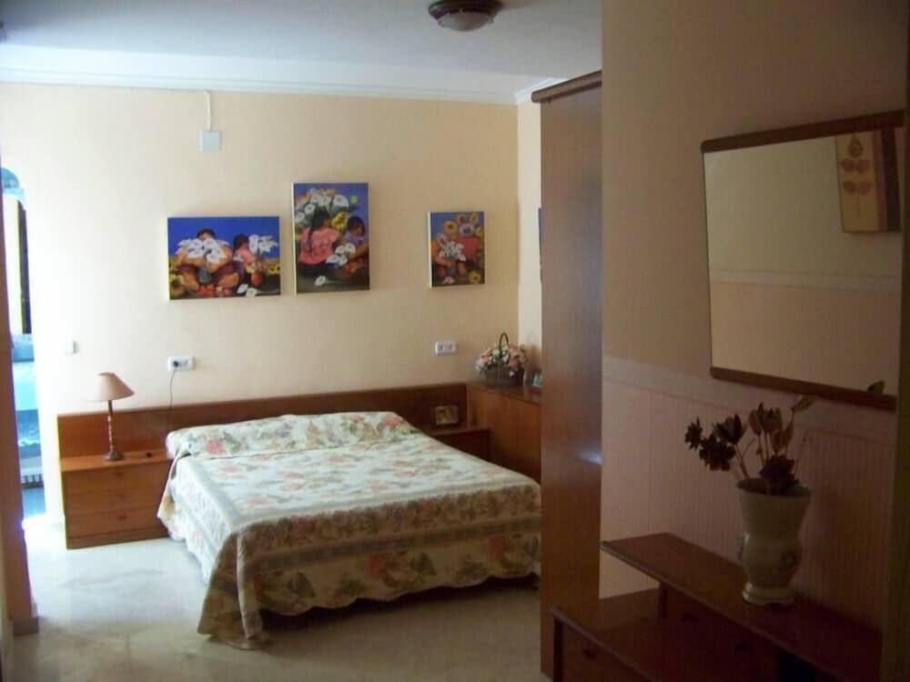 Chalet near Sevilla, 8 persons, garden 1200m2, private pool, WIFI ...