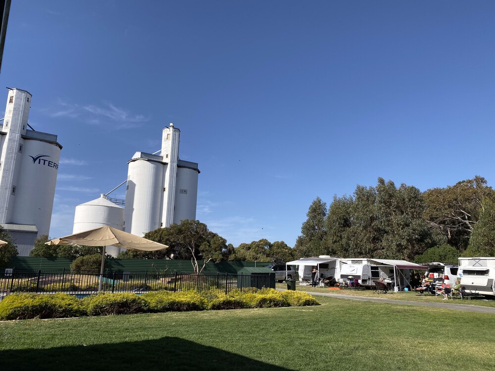 Elliston Caravan Park, Australia | Australian Accommodation