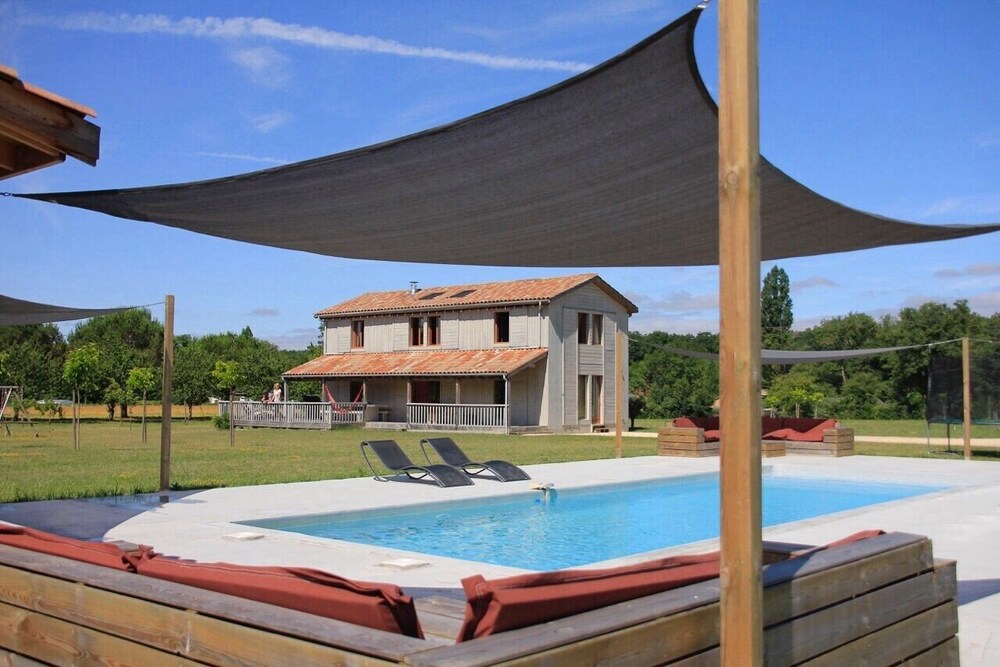 Maisons Les Ormes - lovely holiday home, spacious grounds, swimming ...