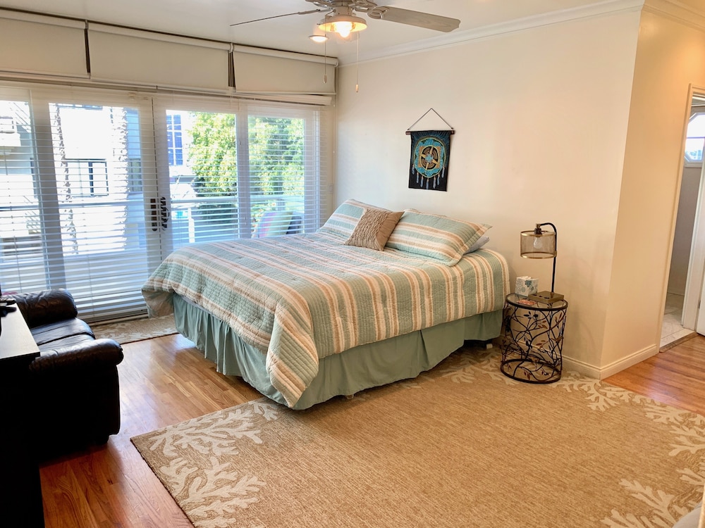 VENICE BEACH FRONT LUXURY!ASK ABOUT LAST MINUTE DISCOUNTS!ROOF DECK HOT ...