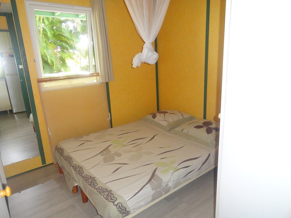 Quiet abway F3 bungalows overlooking Bois Jolan, Sainte Anne - Sainte ...