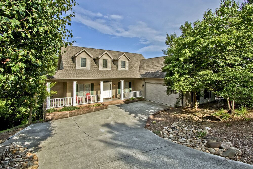 Ready to ESCAPE?! Come to the LAKE! Direct Lake Access! - Toqua Coves ...