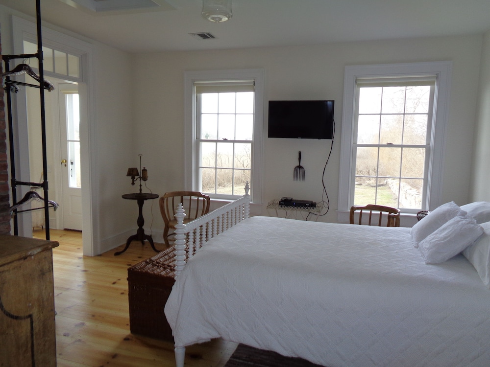 Whaling Captain Pierson's Cottage - Sag Harbor | Vrbo