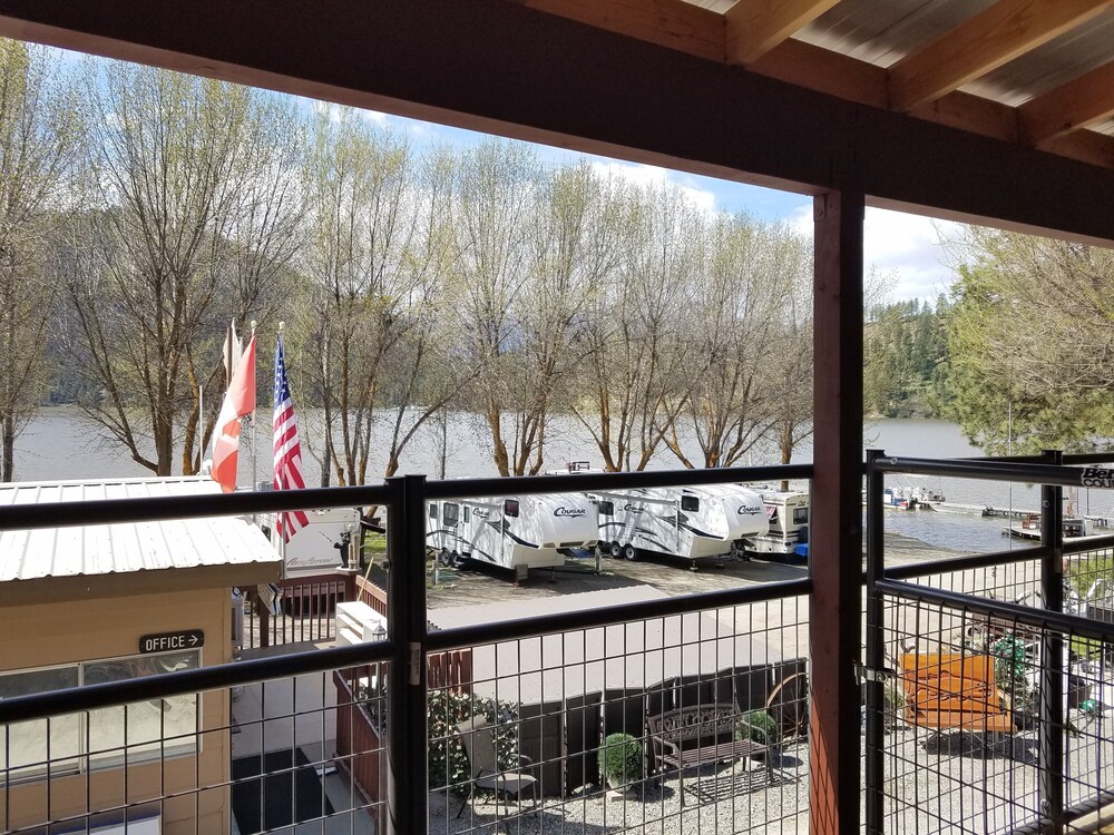 Liar's Cove Resort in Conconully | Best Rates & Deals on Orbitz