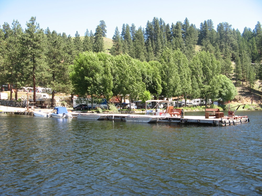 Liar's Cove Resort in Conconully | Best Rates & Deals on Orbitz